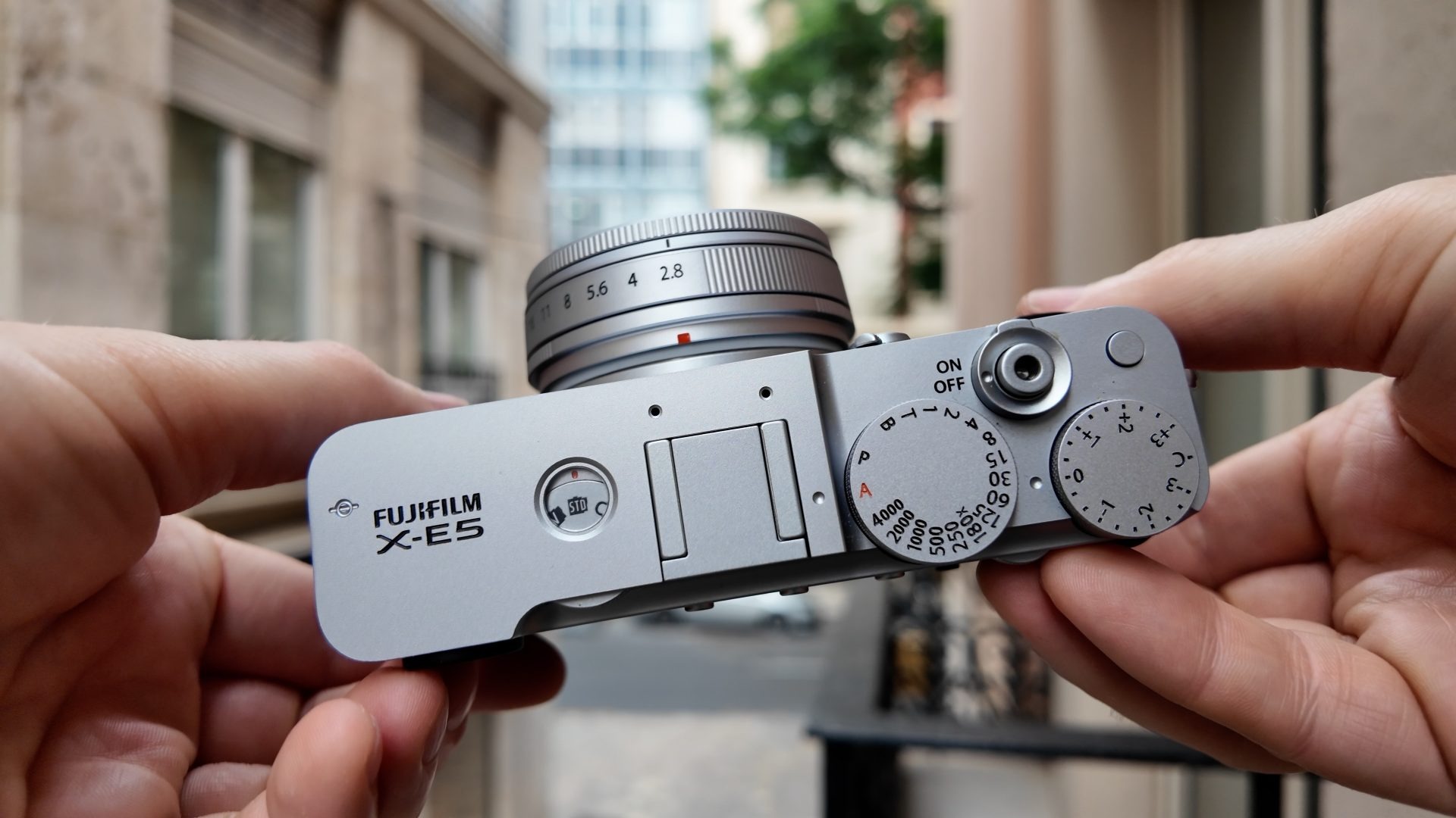 Fujifilm X-E5 Cập Nhật Firmware Mới: Tăng Cường Bảo Mật, Hỗ Trợ Instax